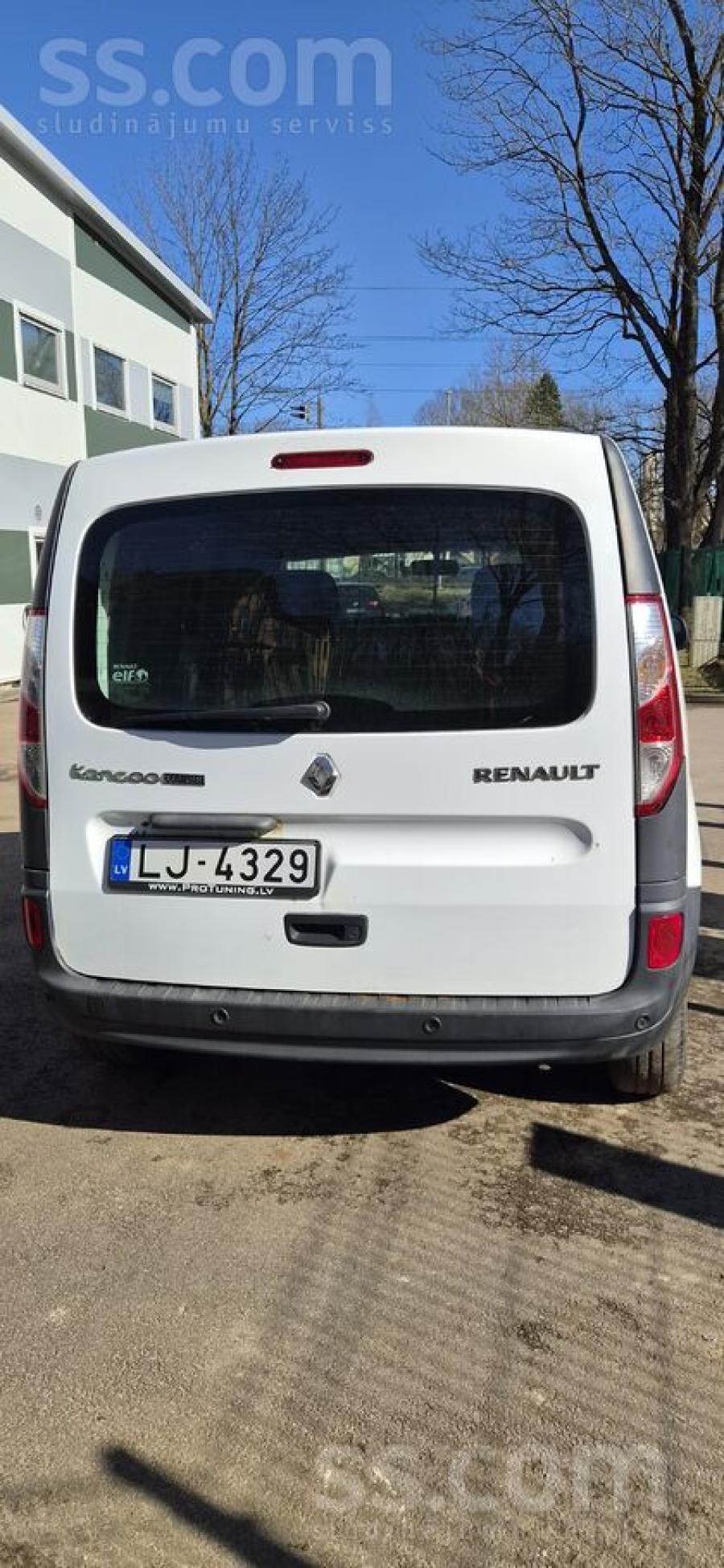 White Renault Kangoo 2016 in Riga, with an engine capacity of 1.40 L and mileage of 369 thousand km for 2400 €, photo 4 on AUTOMOTO.COM.LV
