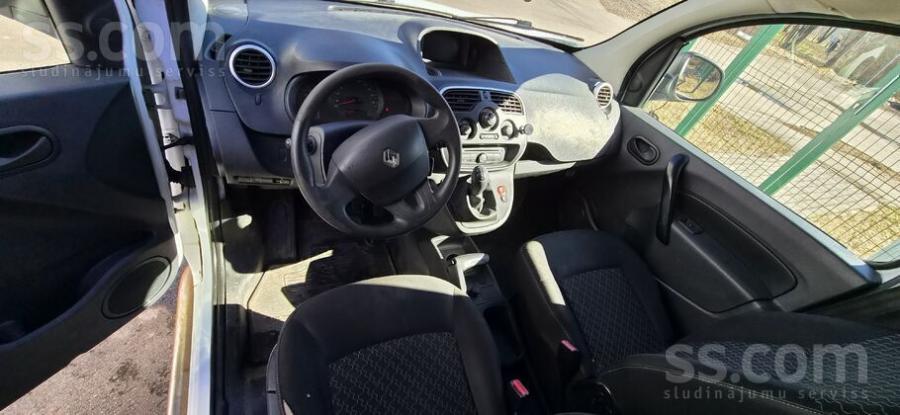 White Renault Kangoo 2016 in Riga, with an engine capacity of 1.40 L and mileage of 369 thousand km for 2400 €, photo 5 on AUTOMOTO.COM.LV