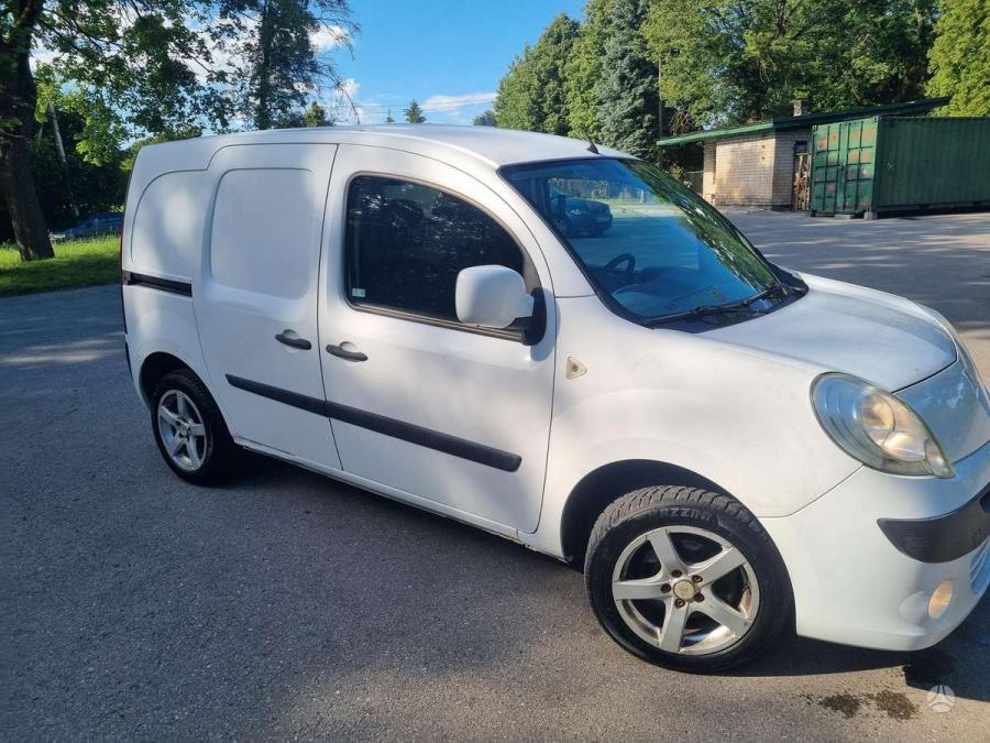 White Renault Kangoo 2011 in Kaunas, with an engine capacity of 1.50 L and mileage of 177 thousand km for 3300 €, photo 4 on AUTOMOTO.COM.LV