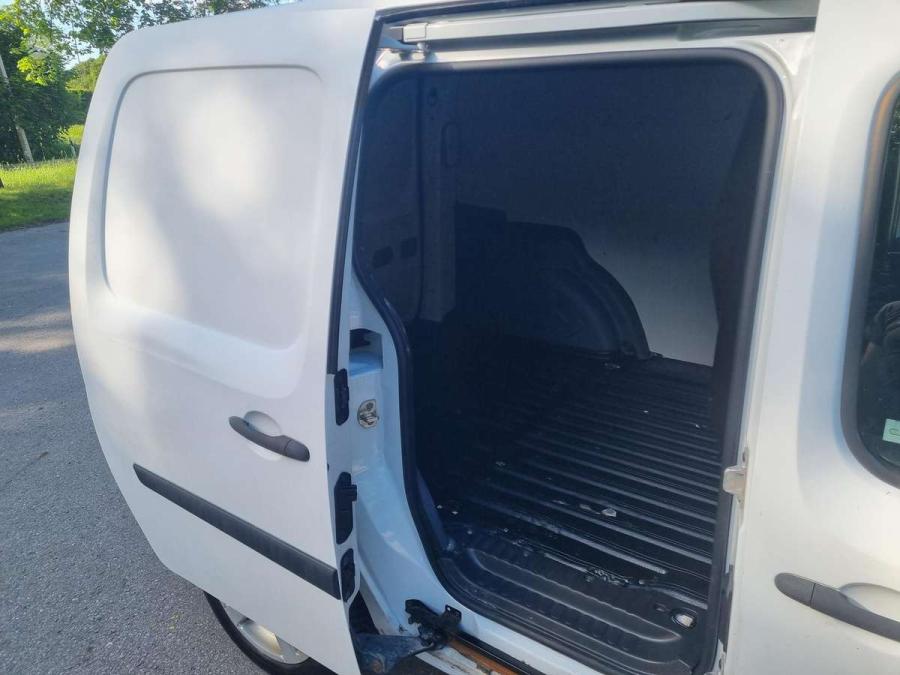 White Renault Kangoo 2011 in Kaunas, with an engine capacity of 1.50 L and mileage of 177 thousand km for 3300 €, photo 9 on AUTOMOTO.COM.LV