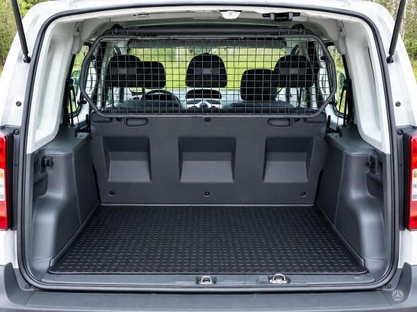 White Renault Kangoo 2012 in Silute, with an engine capacity of 1.50 L and mileage of 393 thousand km for 3500 €, photo 8 on AUTOMOTO.COM.LV