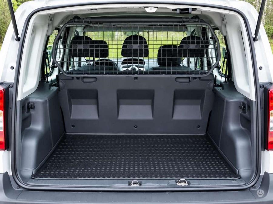 White Renault Kangoo 2012 in Silute, with an engine capacity of 1.50 L and mileage of 393 thousand km for 3500 €, photo 8 on AUTOMOTO.COM.LV