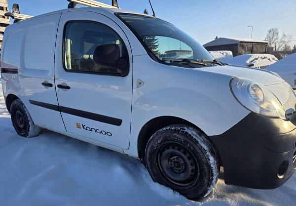 White Renault Kangoo 2013 in Marijampole, with an engine capacity of 1.46 L and mileage of 195 thousand km for 2995 €, photo 6 on AUTOMOTO.COM.LV