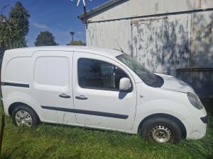 Balts Renault Kangoo 2013 Ignalina, ar dzinēja tilpumu 0.00 L un nobraukumu 30 tūkst. km par 1800 €, foto 3 vietnē AUTOMOTO.COM.LV