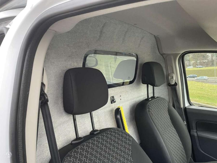White Renault Kangoo 2015 in Vilnius, with an engine capacity of 1.50 L and mileage of 86 thousand km for 8650 €, photo 14 on AUTOMOTO.COM.LV