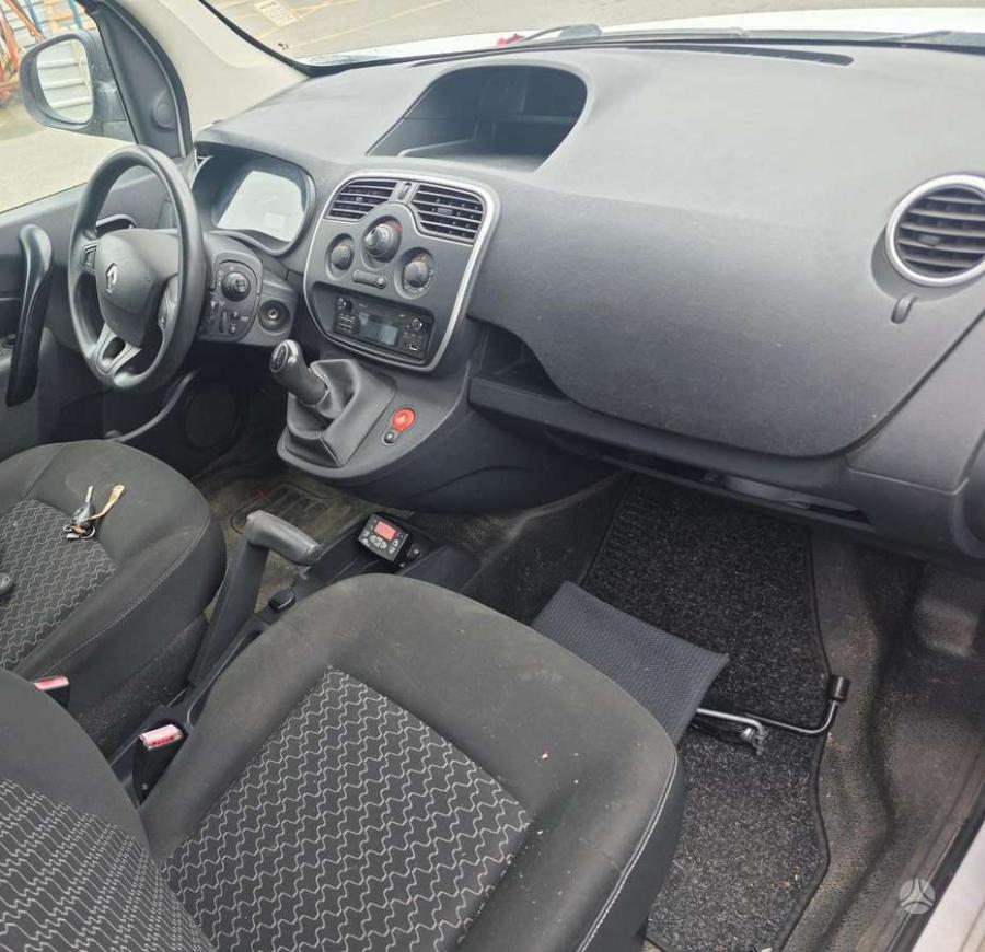 Balts Renault Kangoo 2015 Tauragė, ar dzinēja tilpumu 1.46 L un nobraukumu 217 tūkst. km par 4600 €, foto 6 vietnē AUTOMOTO.COM.LV