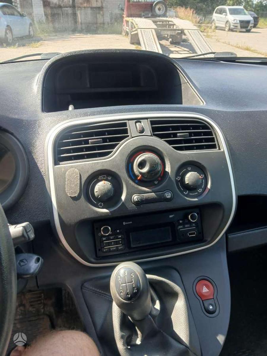 Balts Renault Kangoo 2015 Radviliškis, ar dzinēja tilpumu 1.50 L un nobraukumu 254 tūkst. km par 2900 €, foto 11 vietnē AUTOMOTO.COM.LV