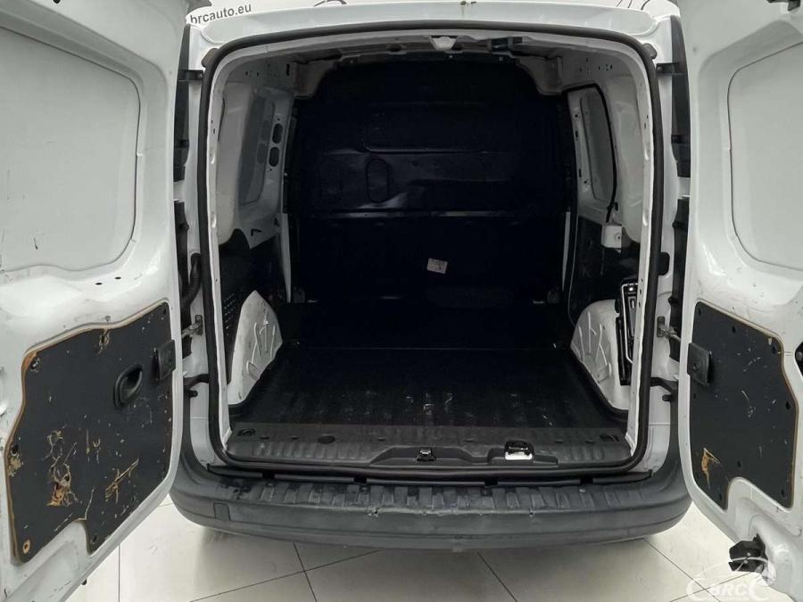 White Renault Kangoo 2017 in Vilnius, with an engine capacity of 1.46 L and mileage of 178 thousand km for 4800 €, photo 4 on AUTOMOTO.COM.LV