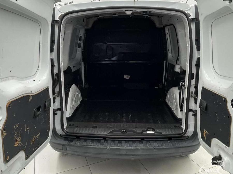 White Renault Kangoo 2017 in Vilnius, with an engine capacity of 1.46 L and mileage of 178 thousand km for 4800 €, photo 4 on AUTOMOTO.COM.LV