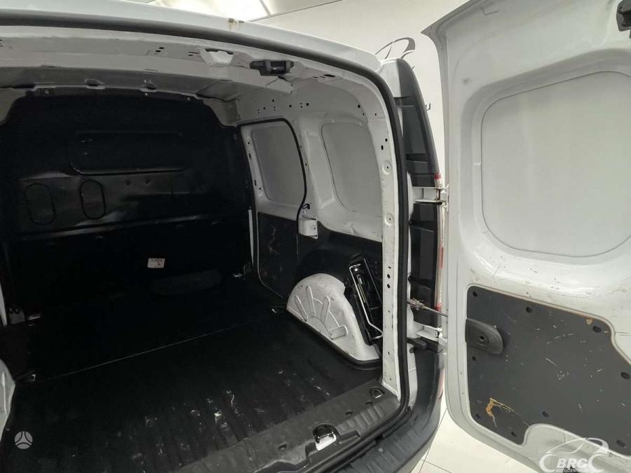 White Renault Kangoo 2017 in Vilnius, with an engine capacity of 1.46 L and mileage of 178 thousand km for 4800 €, photo 15 on AUTOMOTO.COM.LV