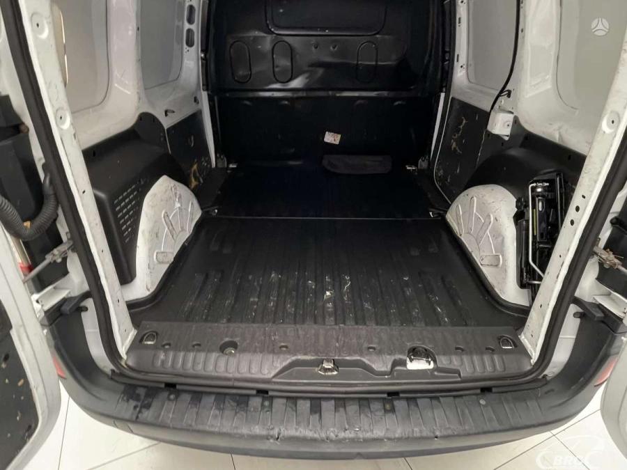 White Renault Kangoo 2017 in Vilnius, with an engine capacity of 1.46 L and mileage of 178 thousand km for 4800 €, photo 16 on AUTOMOTO.COM.LV