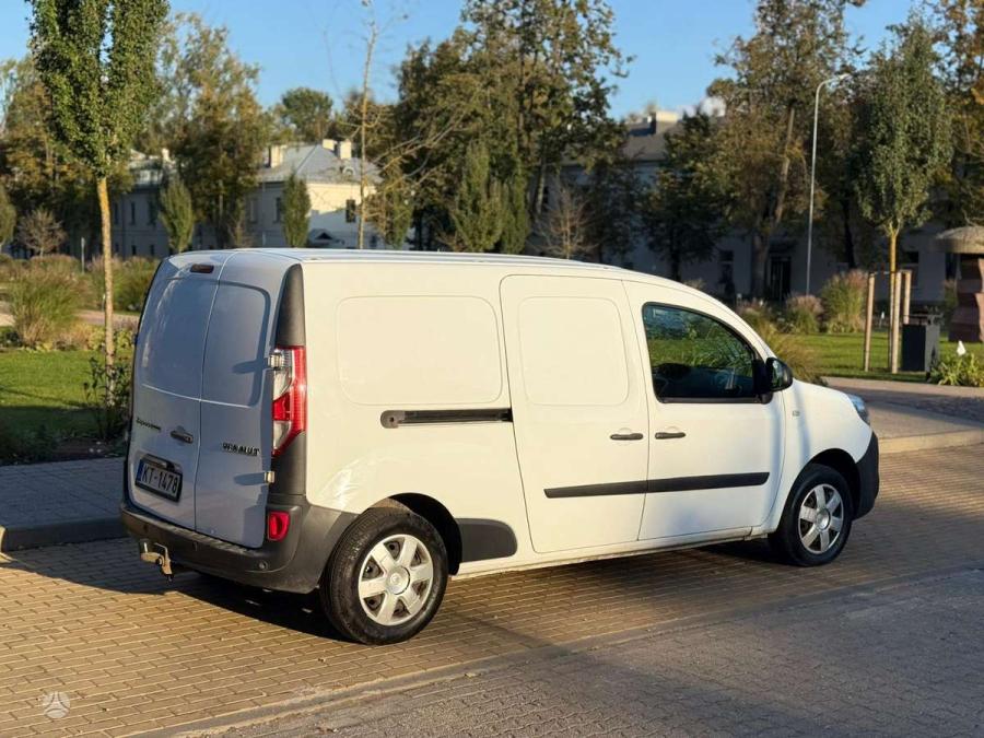 White Renault Kangoo 2017 in Riga, with an engine capacity of 1.50 L and mileage of 240 thousand km for 5850 €, photo 4 on AUTOMOTO.COM.LV