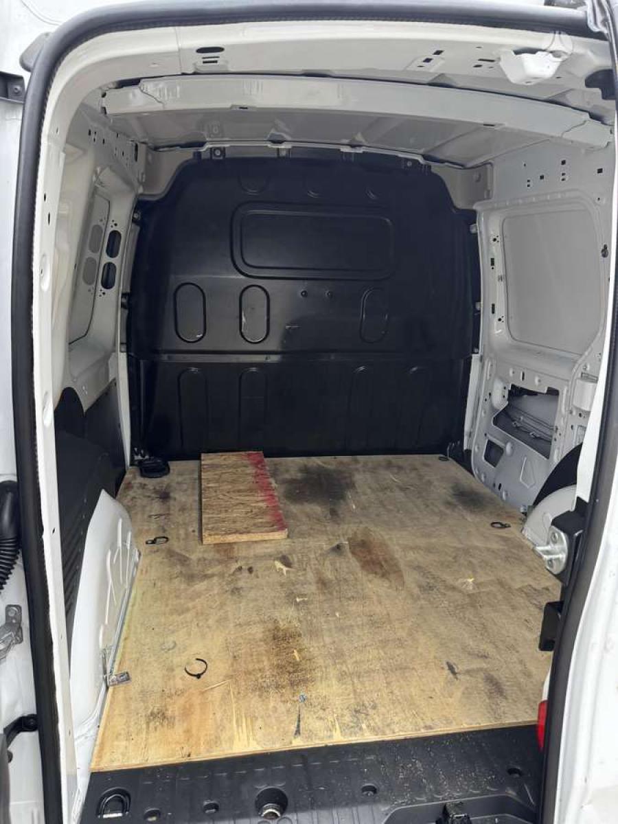 White Renault Kangoo 2021 in Kaunas, with an engine capacity of 1.50 L and mileage of 198 thousand km for 4200 €, photo 8 on AUTOMOTO.COM.LV