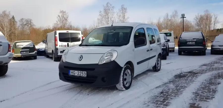 White Renault Kangoo 2008 in Valmiera, with an engine capacity of 1.60 L and mileage of 218 thousand km for 2400 €, photo 8 on AUTOMOTO.COM.LV