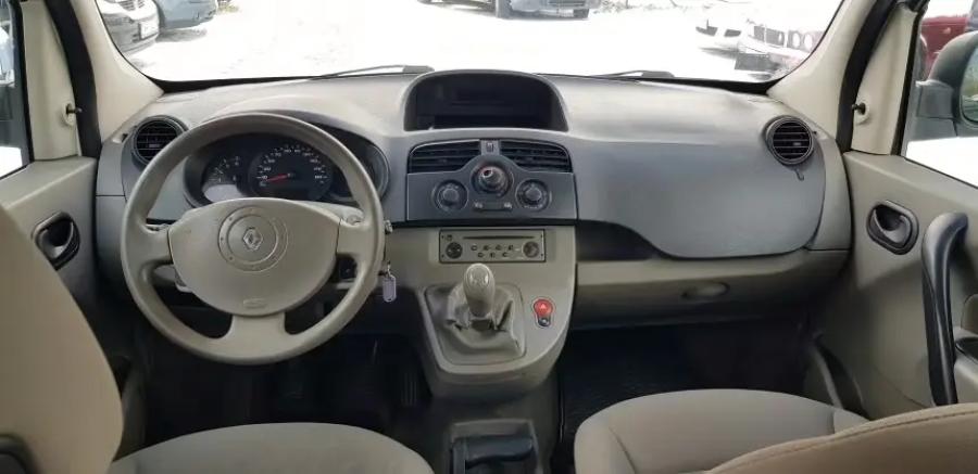White Renault Kangoo 2008 in Valmiera, with an engine capacity of 1.60 L and mileage of 218 thousand km for 2400 €, photo 10 on AUTOMOTO.COM.LV