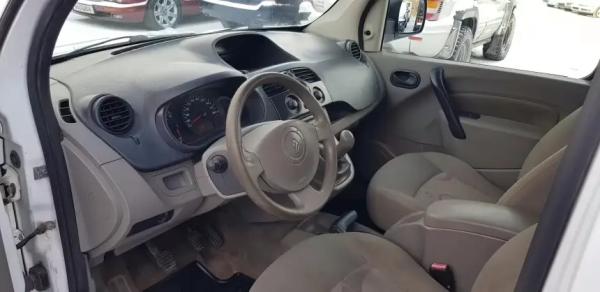 Balts Renault Kangoo 2008 Valmiera, ar dzinēja tilpumu 1.60 L un nobraukumu 218 tūkst. km par 2400 €, foto 10 vietnē AUTOMOTO.COM.LV