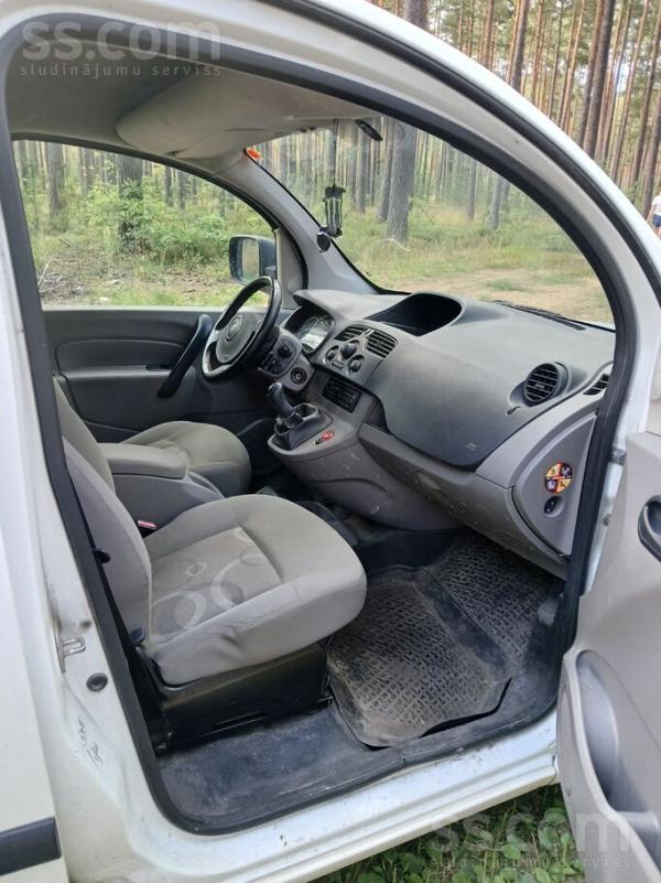 Balts Renault Kangoo 2009 Rīga, ar dzinēja tilpumu 1.50 L un nobraukumu 358 tūkst. km par 1100 €, foto 4 vietnē AUTOMOTO.COM.LV