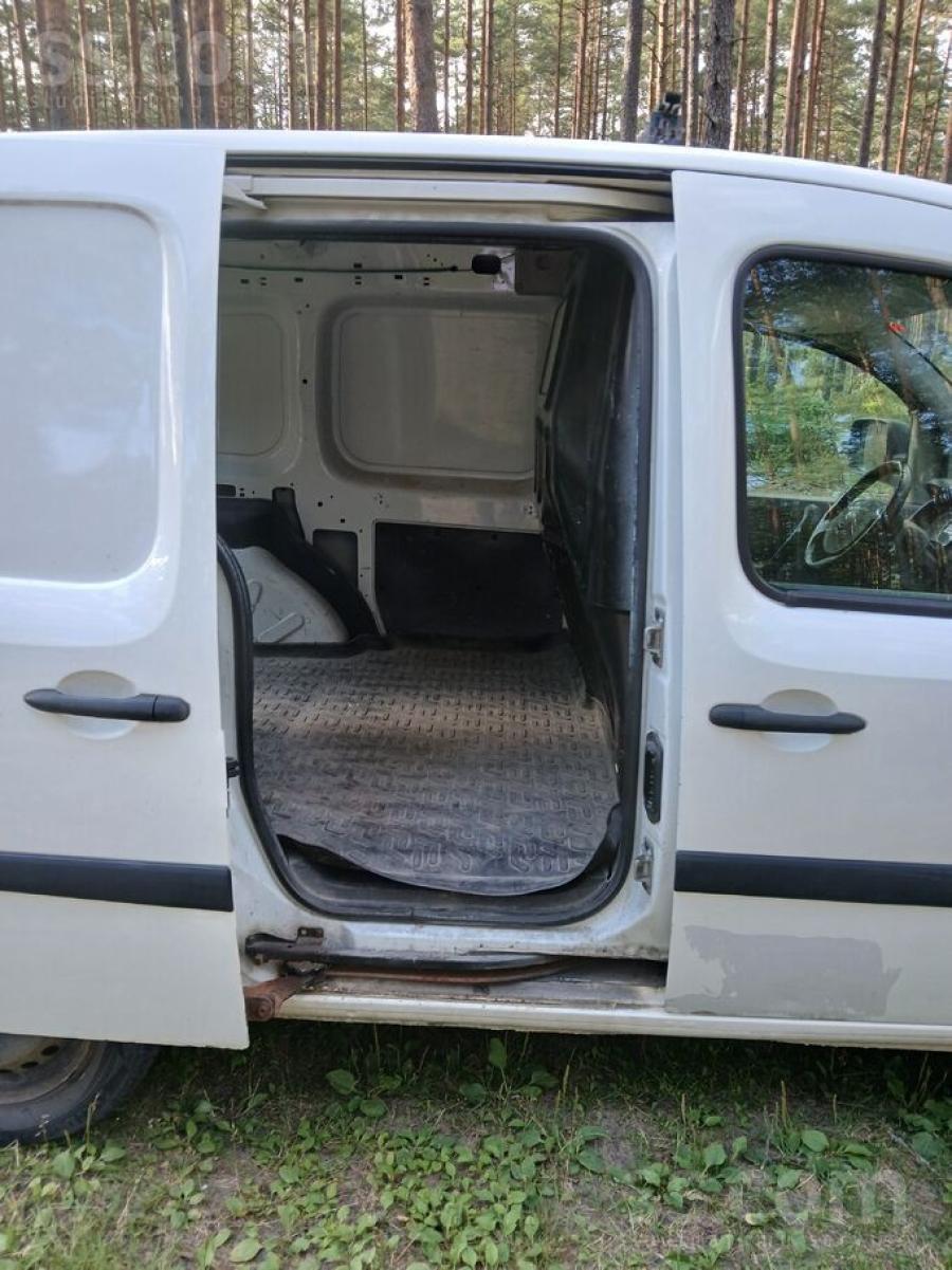 White Renault Kangoo 2009 in Riga, with an engine capacity of 1.50 L and mileage of 358 thousand km for 1100 €, photo 6 on AUTOMOTO.COM.LV