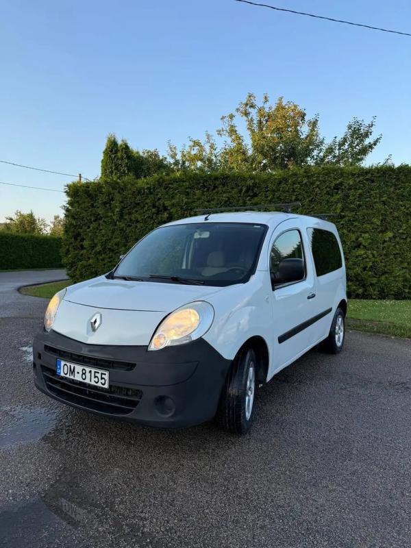 White Renault Kangoo 2011 in Riga, with an engine capacity of 1.50 L and mileage of 325 thousand km for 2600 €, photo 1 on AUTOMOTO.COM.LV