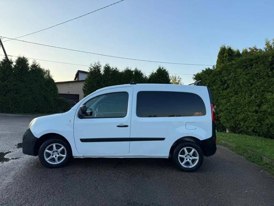 White Renault Kangoo 2011 in Riga, with an engine capacity of 1.50 L and mileage of 325 thousand km for 2600 €, photo 4 on AUTOMOTO.COM.LV