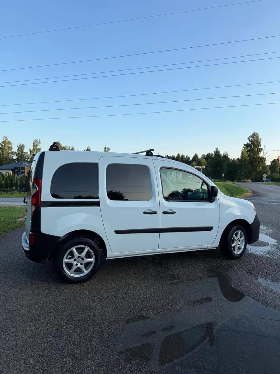 White Renault Kangoo 2011 in Riga, with an engine capacity of 1.50 L and mileage of 325 thousand km for 2600 €, photo 5 on AUTOMOTO.COM.LV
