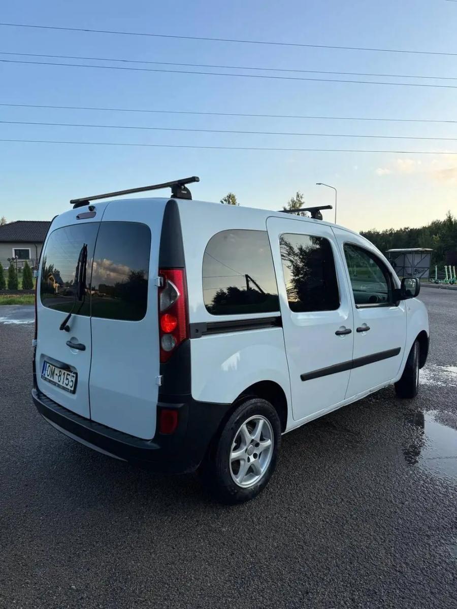 White Renault Kangoo 2011 in Riga, with an engine capacity of 1.50 L and mileage of 325 thousand km for 2600 €, photo 7 on AUTOMOTO.COM.LV