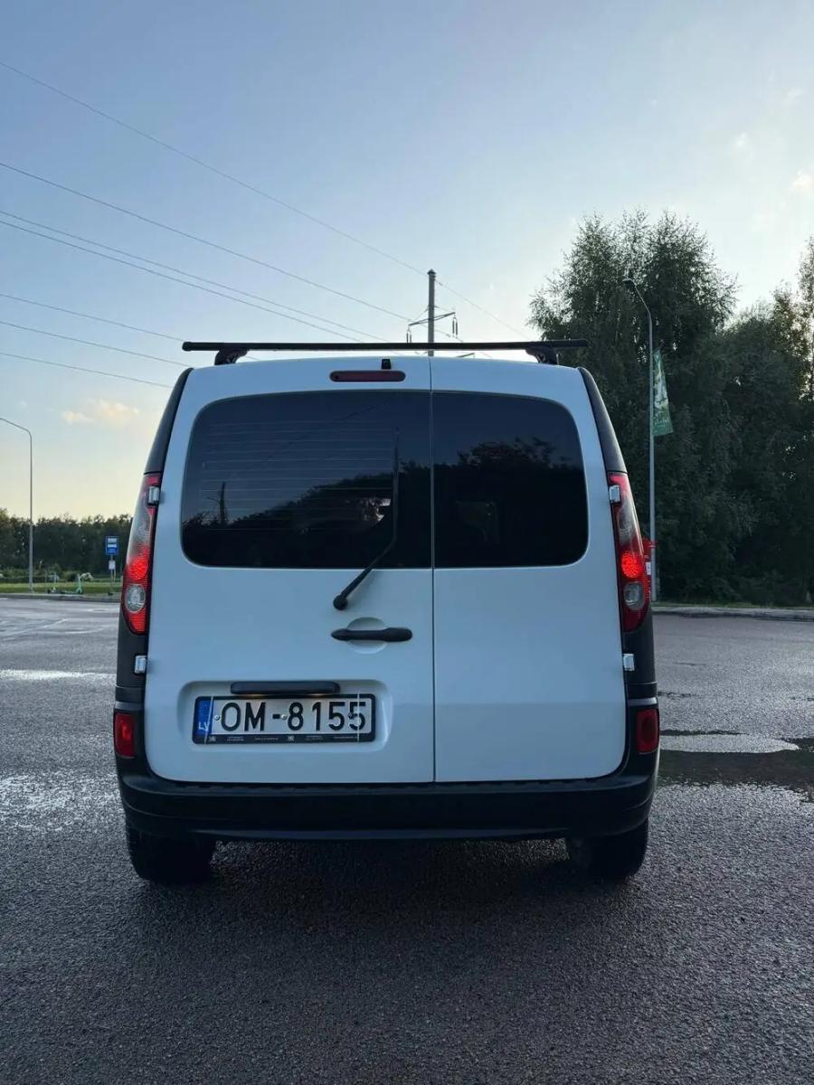 White Renault Kangoo 2011 in Riga, with an engine capacity of 1.50 L and mileage of 325 thousand km for 2600 €, photo 8 on AUTOMOTO.COM.LV