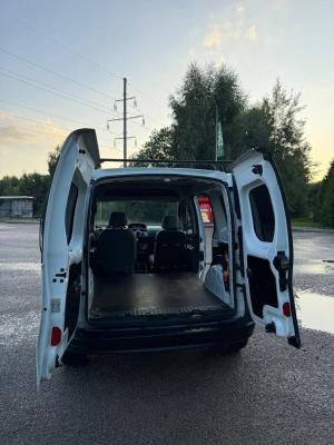White Renault Kangoo 2011 in Riga, with an engine capacity of 1.50 L and mileage of 325 thousand km for 2600 €, photo 10 on AUTOMOTO.COM.LV