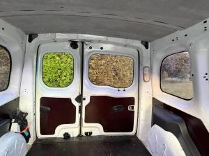 White Renault Kangoo 2011 in Riga, with an engine capacity of 1.50 L and mileage of 325 thousand km for 2600 €, photo 18 on AUTOMOTO.COM.LV