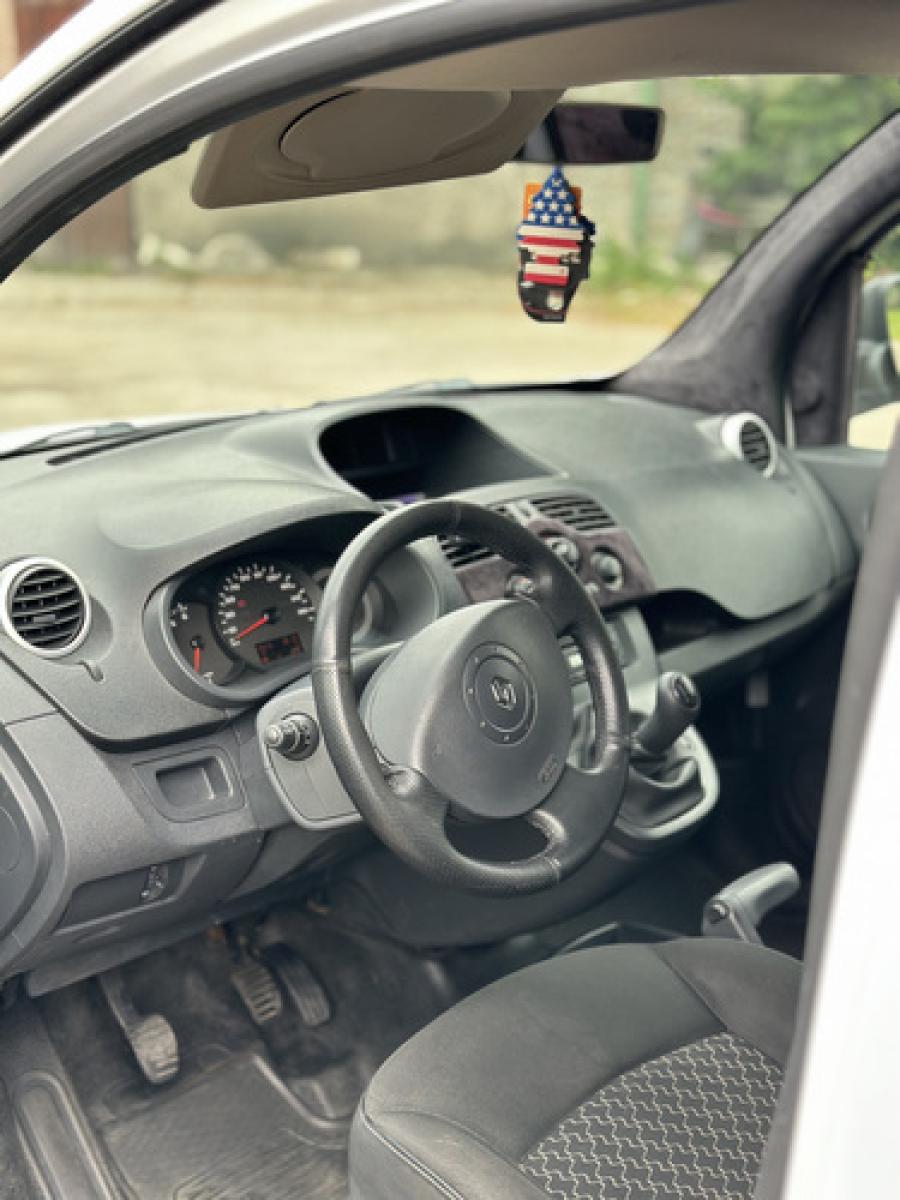Balts Renault Kangoo 2012 Tallina, ar dzinēja tilpumu 1.50 L un nobraukumu 230 tūkst. km par 4200 €, foto 6 vietnē AUTOMOTO.COM.LV