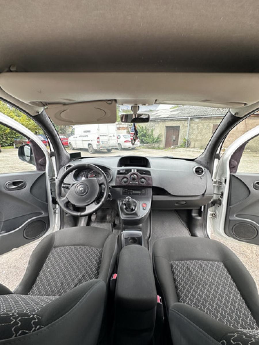 Balts Renault Kangoo 2012 Tallina, ar dzinēja tilpumu 1.50 L un nobraukumu 230 tūkst. km par 4200 €, foto 7 vietnē AUTOMOTO.COM.LV