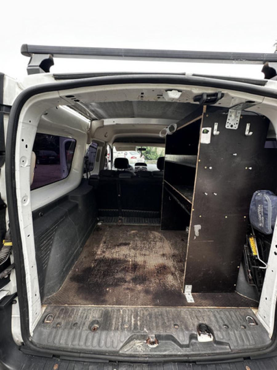 Balts Renault Kangoo 2012 Tallina, ar dzinēja tilpumu 1.50 L un nobraukumu 230 tūkst. km par 4200 €, foto 12 vietnē AUTOMOTO.COM.LV