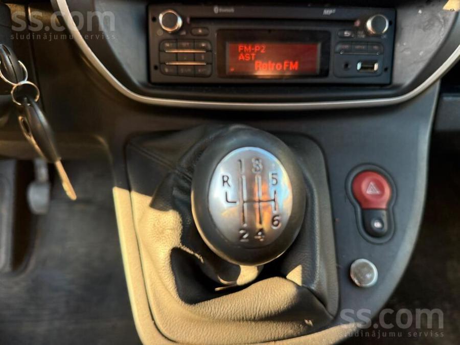 Balts Renault Kangoo 2017 Rīga, ar dzinēja tilpumu 1.50 L un nobraukumu 241 tūkst. km par 4900 €, foto 18 vietnē AUTOMOTO.COM.LV