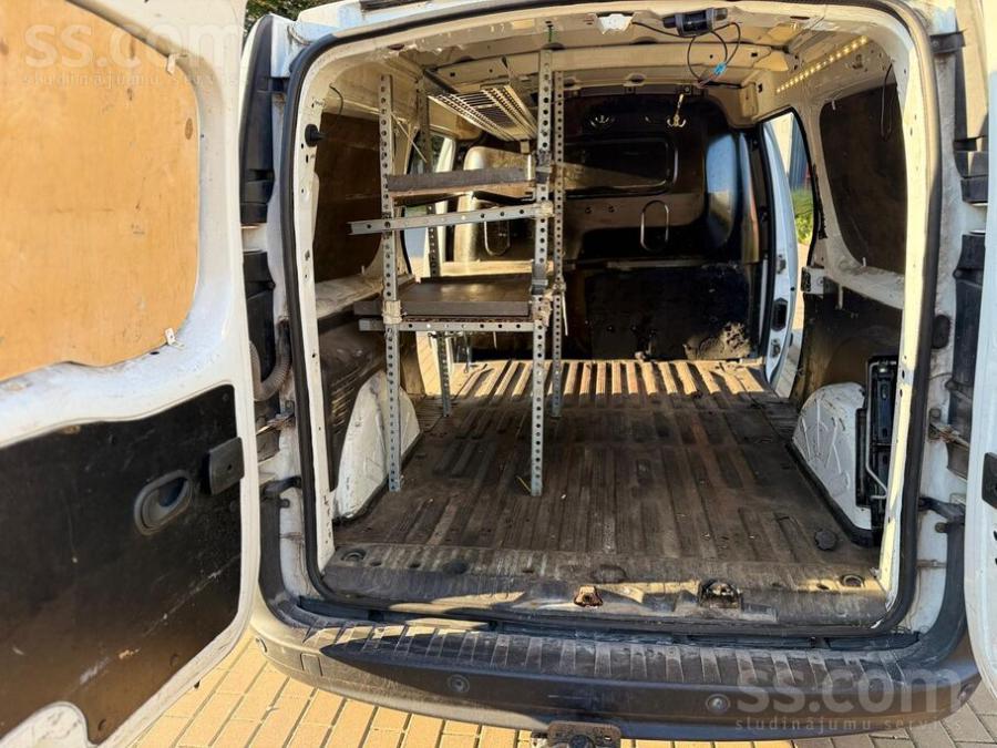 Balts Renault Kangoo 2017 Rīga, ar dzinēja tilpumu 1.50 L un nobraukumu 241 tūkst. km par 4900 €, foto 20 vietnē AUTOMOTO.COM.LV