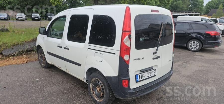 Balts Renault Kangoo 2008 Rīga, ar dzinēja tilpumu 1.60 L un nobraukumu 310 tūkst. km par 3200 €, foto 4 vietnē AUTOMOTO.COM.LV