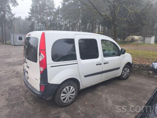 White Renault Kangoo 2008 in Riga, with an engine capacity of 1.60 L and mileage of 320 thousand km for 1350 €, photo 2 on AUTOMOTO.COM.LV