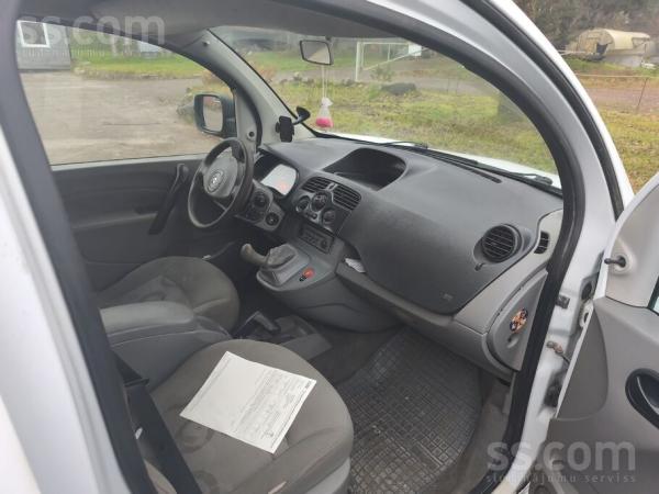 White Renault Kangoo 2008 in Riga, with an engine capacity of 1.60 L and mileage of 320 thousand km for 1350 €, photo 4 on AUTOMOTO.COM.LV