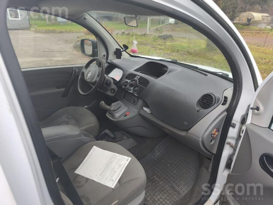 White Renault Kangoo 2008 in Riga, with an engine capacity of 1.60 L and mileage of 320 thousand km for 1350 €, photo 5 on AUTOMOTO.COM.LV