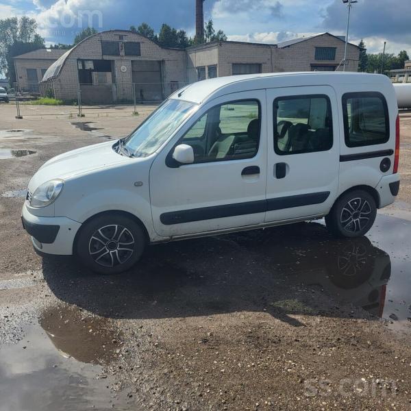 Balts Renault Kangoo 2008 Ogre, ar dzinēja tilpumu 1.60 L un nobraukumu 223 tūkst. km par 2500 €, foto 4 vietnē AUTOMOTO.COM.LV