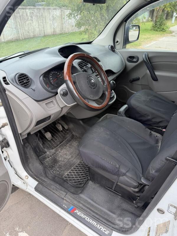 White Renault Kangoo 2008 in Riga, with an engine capacity of 1.40 L and mileage of 333 thousand km for 1600 €, photo 8 on AUTOMOTO.COM.LV