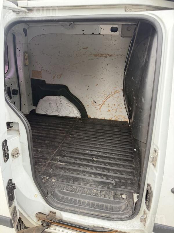 White Renault Kangoo 2008 in Riga, with an engine capacity of 1.40 L and mileage of 333 thousand km for 1600 €, photo 9 on AUTOMOTO.COM.LV