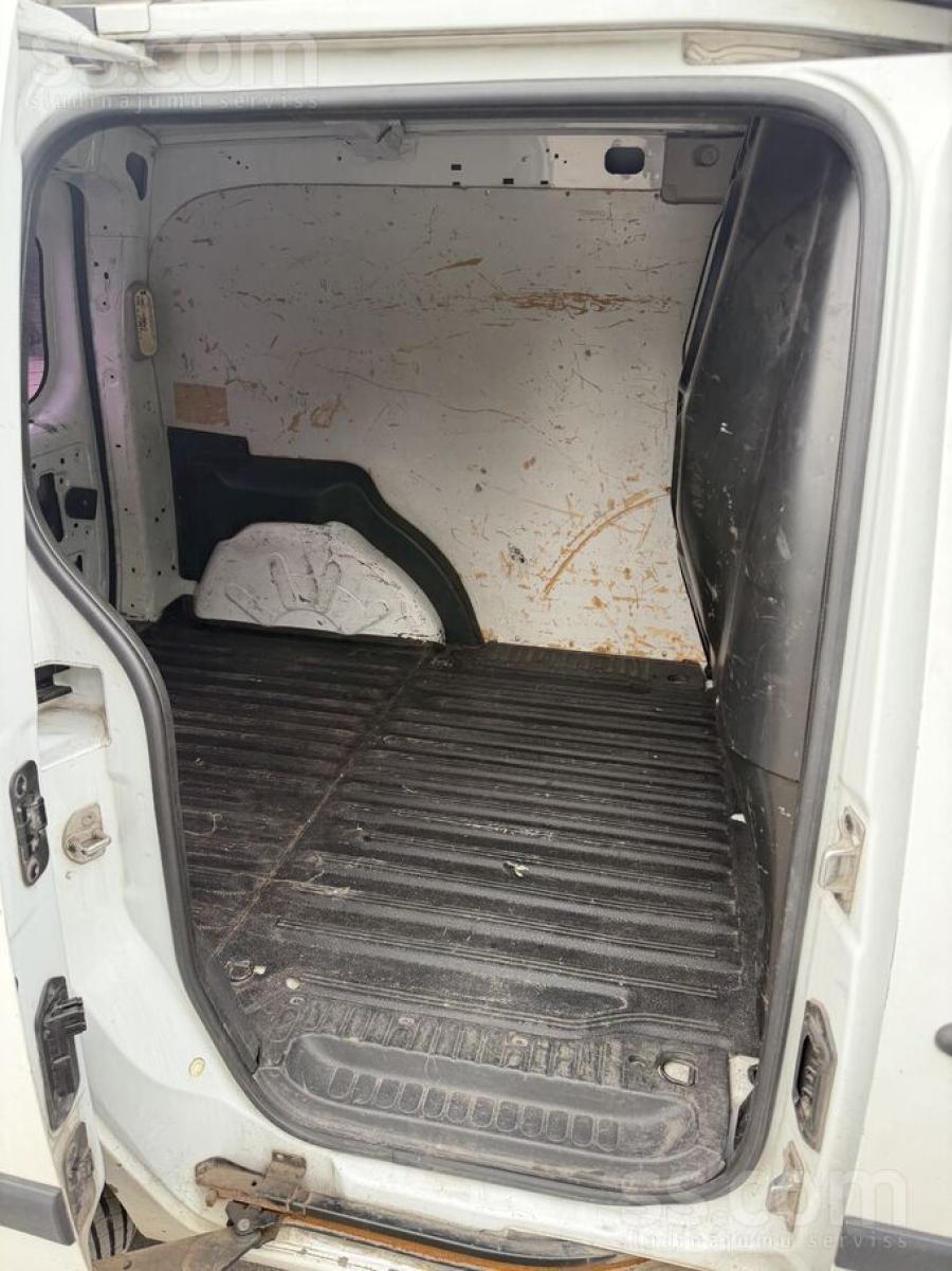 Balts Renault Kangoo 2008 Rīga, ar dzinēja tilpumu 1.40 L un nobraukumu 333 tūkst. km par 1600 €, foto 10 vietnē AUTOMOTO.COM.LV