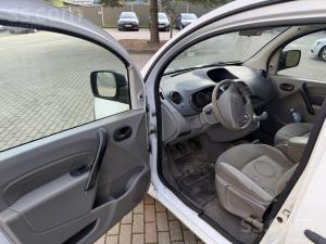White Renault Kangoo 2008 in Riga, with an engine capacity of 1.60 L and mileage of 176 thousand km for 1850 €, photo 8 on AUTOMOTO.COM.LV