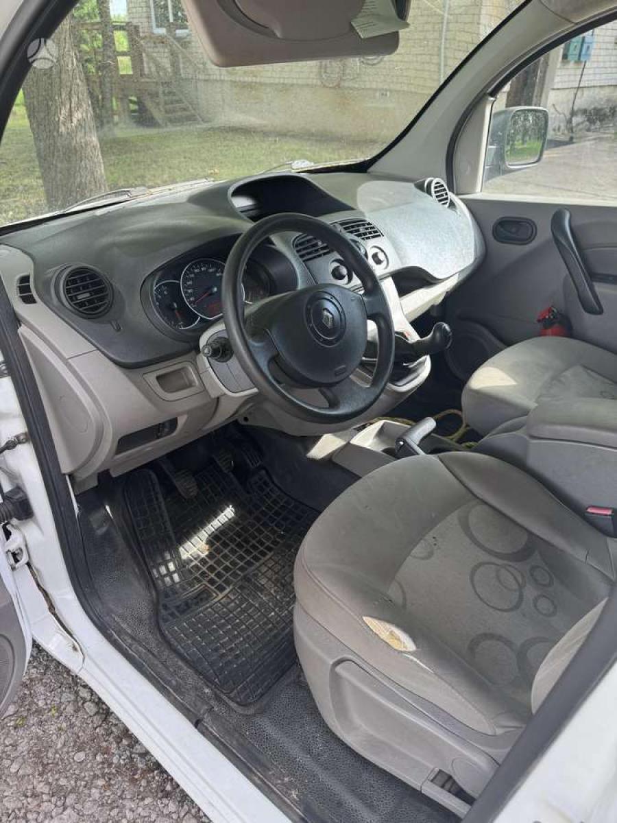 Balts Renault Kangoo 2010 Viļņa, ar dzinēja tilpumu 1.46 L un nobraukumu 236 tūkst. km par 1100 €, foto 3 vietnē AUTOMOTO.COM.LV