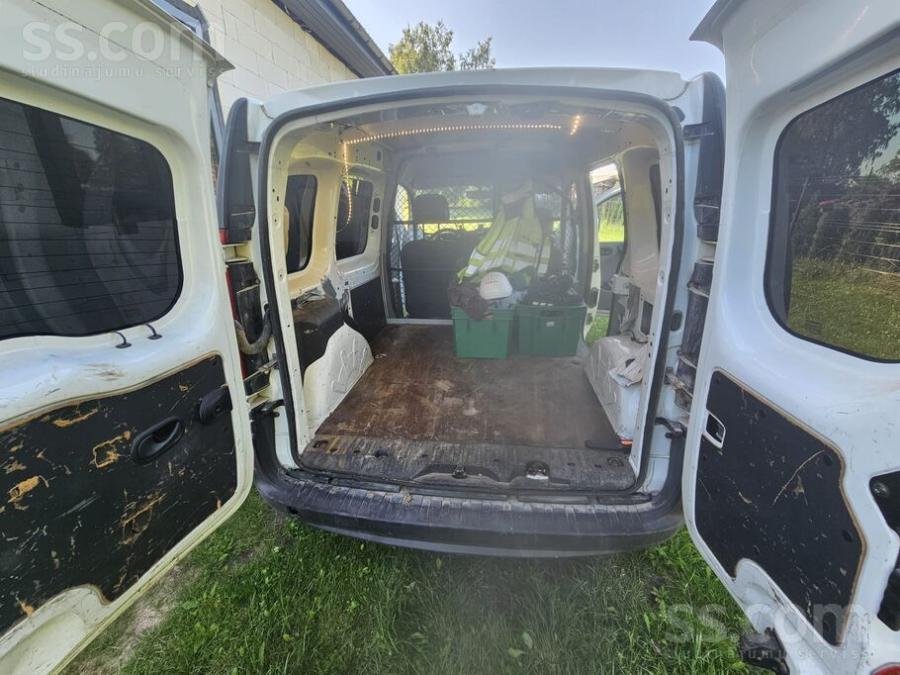 Balts Renault Kangoo 2010 Rīga, ar dzinēja tilpumu 1.50 L un nobraukumu 263 tūkst. km par 2500 €, foto 6 vietnē AUTOMOTO.COM.LV