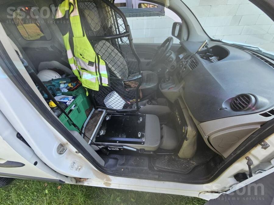Balts Renault Kangoo 2010 Rīga, ar dzinēja tilpumu 1.50 L un nobraukumu 263 tūkst. km par 2500 €, foto 9 vietnē AUTOMOTO.COM.LV