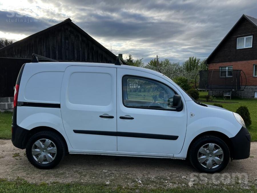White Renault Kangoo 2011 in Valmiera, with an engine capacity of 1.50 L and mileage of 268 thousand km for 2000 €, photo 3 on AUTOMOTO.COM.LV