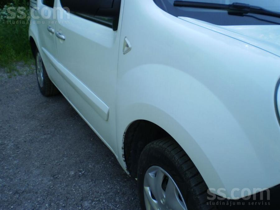 White Renault Kangoo 2011 in Daugavpils, with an engine capacity of 1.50 L and mileage of 385 thousand km for 2450 €, photo 8 on AUTOMOTO.COM.LV