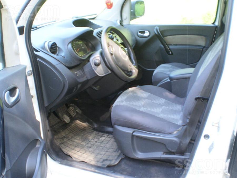 White Renault Kangoo 2011 in Daugavpils, with an engine capacity of 1.50 L and mileage of 385 thousand km for 2450 €, photo 12 on AUTOMOTO.COM.LV