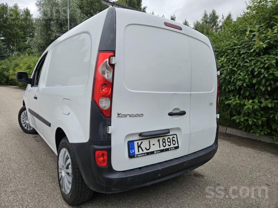 White Renault Kangoo 2011 in Riga, with an engine capacity of 1.50 L and mileage of 245 thousand km for 2450 €, photo 5 on AUTOMOTO.COM.LV